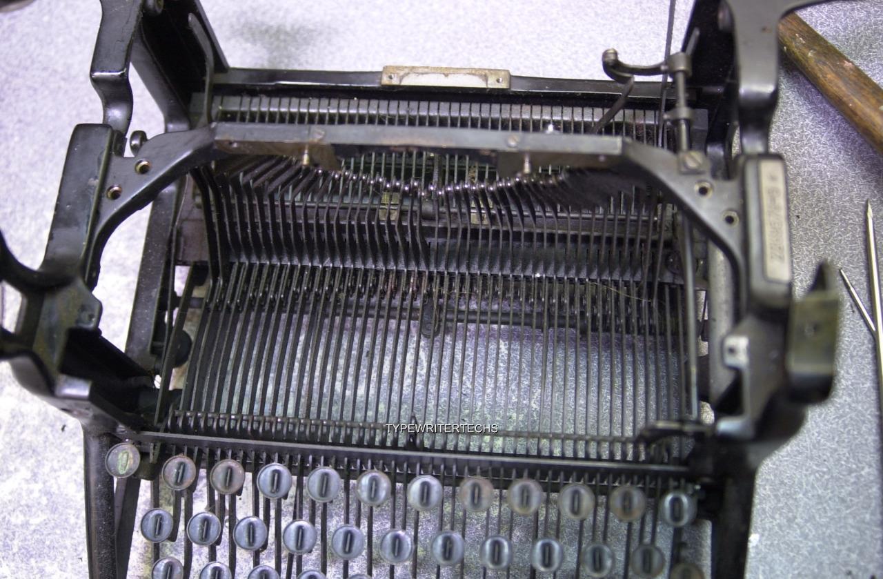 Index of /typewriters_for_sale/full_size_typewriters_files