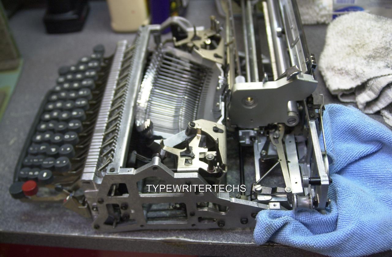 Index of /typewriters_for_sale/olympia_typewriters_files