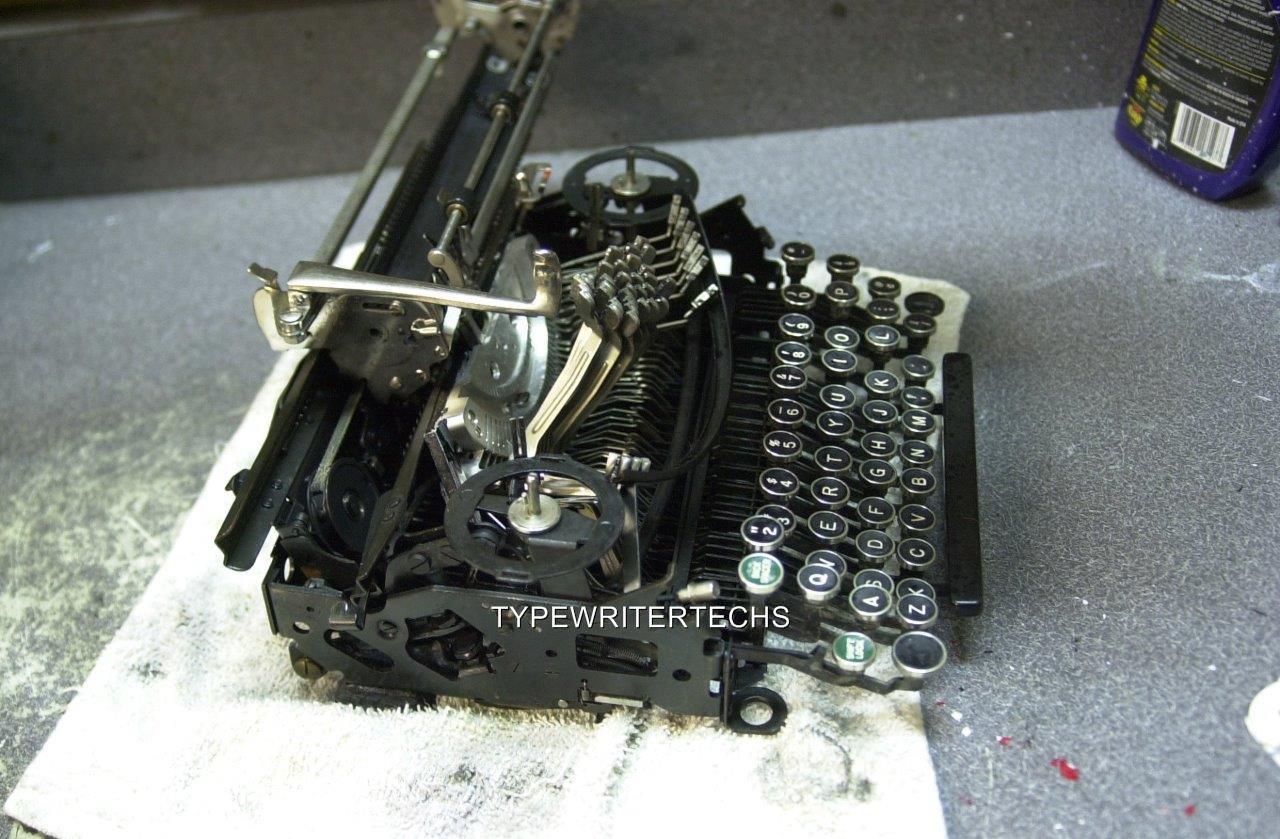 Index of /typewriters_for_sale/underwood_typewriters_files