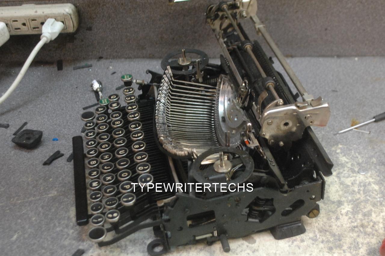Index of /typewriters_for_sale/underwood_typewriters_files