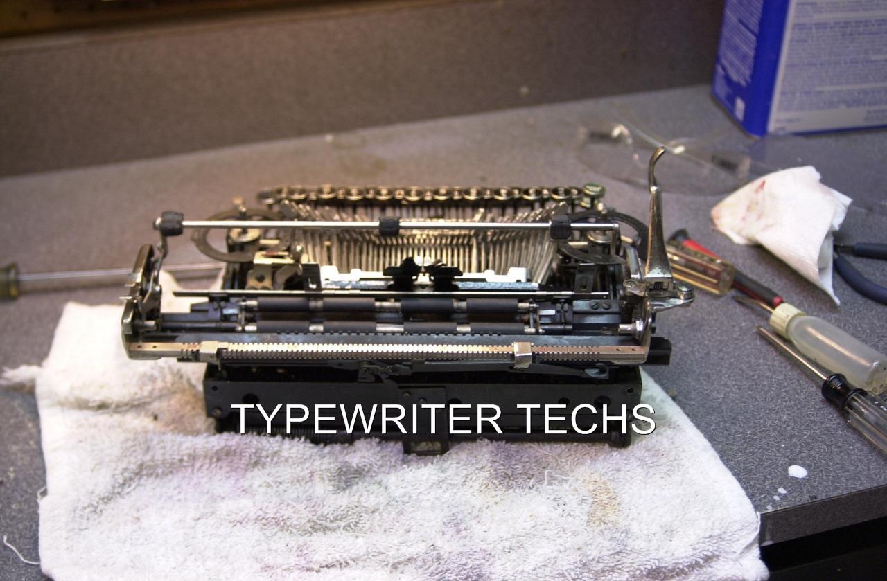 Index of /typewriters_for_sale/underwood_typewriters_files