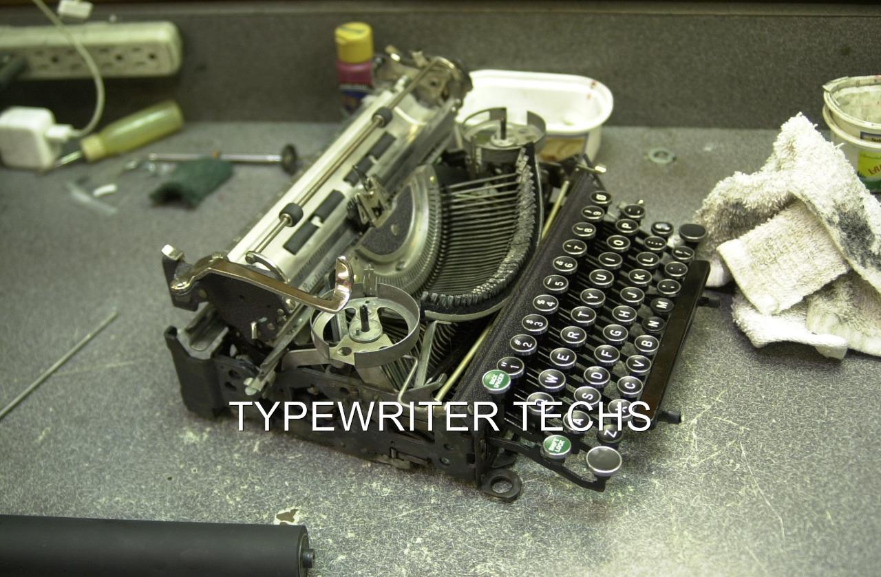 Index of /typewriters_for_sale/underwood_typewriters_files